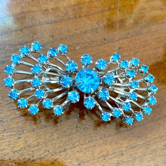 Jewelry | Vintage Blue Rhinestone Brooch No Missing Stones | Poshmark